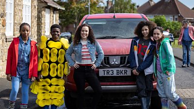 Tracy Beaker is back! Dani Harmer guest stars in new series of hit TV ...