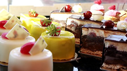 Chocolate macarons recipe - BBC Food