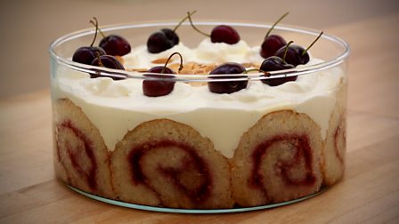 Mary Berry’s trifle recipe - BBC Food