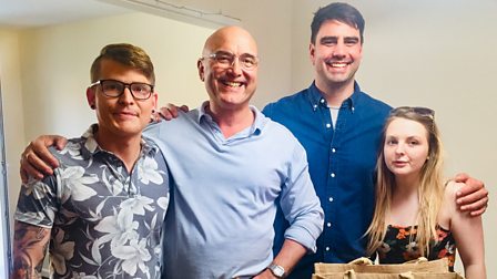 Eat Well for Less smoothie bowl recipe - BBC Food