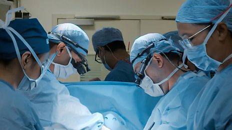 Surgeons: At the Edge of Life - Series 6: 5. We Can Rebuild You - BBC ...