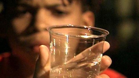 BBC Two - Science Clips, Gases around Us, Does gas weigh anything?