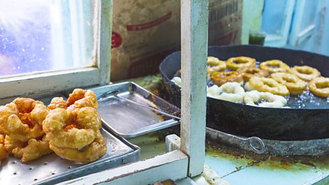 Isfeng: A crispy Jewish doughnut