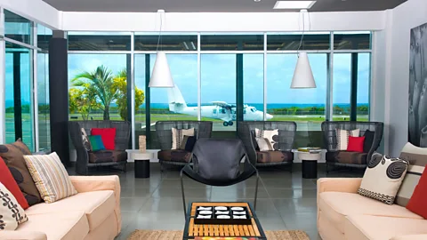 Hotels add private airport lounges
