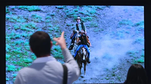 How does a plasma TV work?