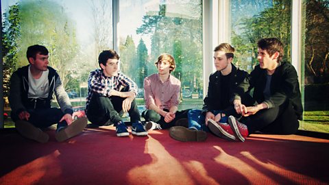 BBC Radio Cymru - Gwybodaeth - Trac Yr Wythnos: Swnami - Breuddwyd Brau