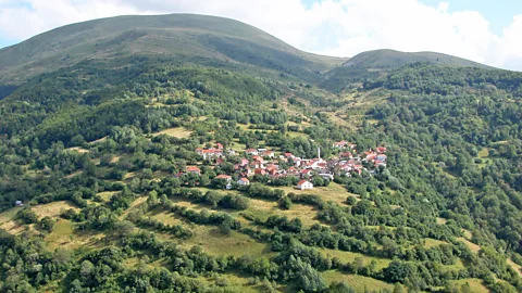 Canyons and cliffs by horseback
