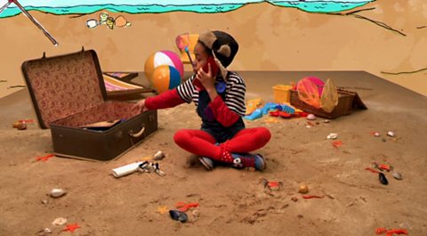 Maths KS1: Titch and Ted Do Cubes and Pyramids (pt 4/6) - BBC Teach