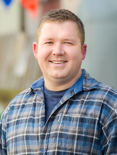 Classify the male actors from long-running Welsh-language soap opera ...