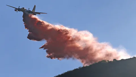 The jaw-dropping missions of fire-fighting pilots