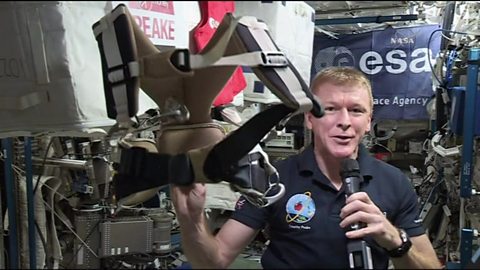 Astronaut Tim Peake breaks space marathon record on ISS - CBBC Newsround