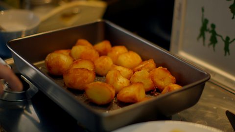 BBC Two - Food Detectives, Episode 6 - Tom's Perfect Roast Potatoes