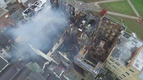 Royal Clarence fire: Engineers assess fire-ravaged hotel - BBC News