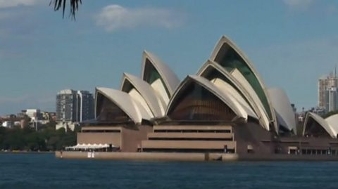Sydney Opera House to come alive with indigenous art - BBC News
