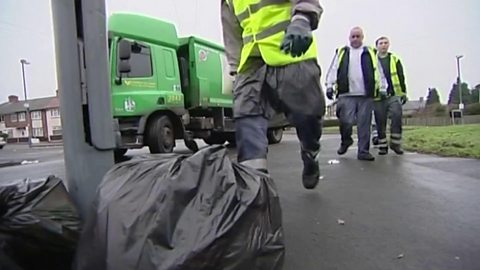 Birmingham refuse workers' complete first strike day - BBC News