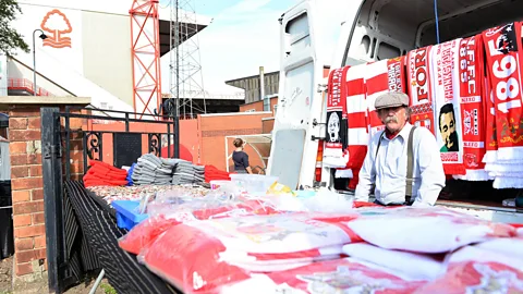 How does a football transfer work?