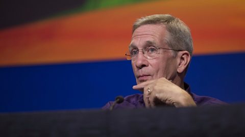 Cassini conducts last picture show - BBC News