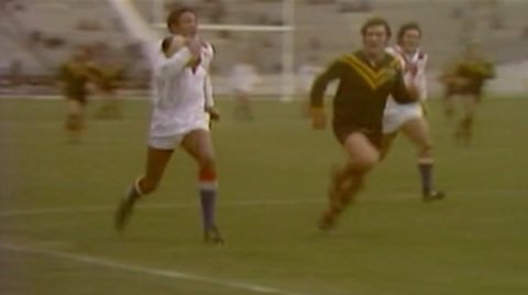 Clive Sullivan Rugby League World Cup ball tribute - BBC News