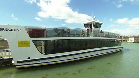 Floating bridge: Ferry suspended after chain breaks on crossing - BBC News