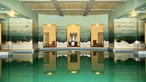 The most beautiful Art Deco swimming pools