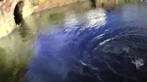 Bury PC who dived in River Irwell to save man 'can't swim' - BBC News