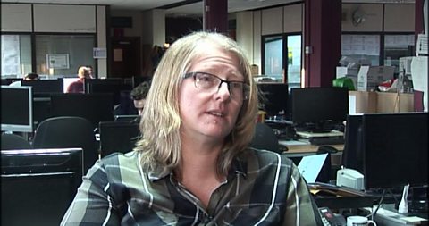 Flying Start child poverty scheme 'excluded' families - BBC News