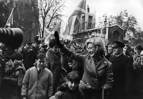 SNP political icon Winnie Ewing dies aged 93 - BBC News