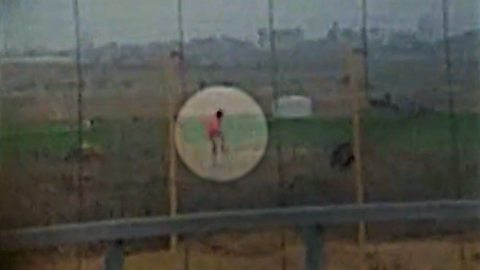 Israeli minister praises viral video sniper - BBC News