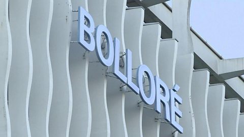 Bolloré remporte son procès face à Mediapart - BBC News Afrique