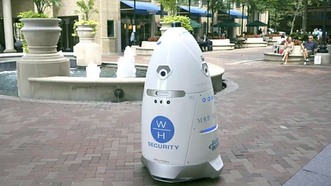 How humans bond with robot colleagues