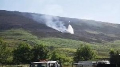 Helicopters help tackle fires at Maerdy and Cwm Rheidol - BBC News