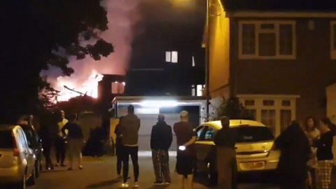 Harrow fire: Ratna Alexander named as gas blast victim - BBC News