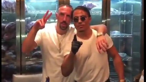 Franck Ribery: Bayern midfielder fined over angry Salt Bae tweets - BBC News