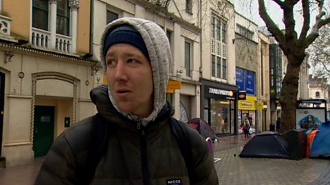 Cardiff homelessness: Should you donate tents to people? - BBC News