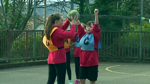 Boys banned from playing netball at Urdd sports festival - BBC News