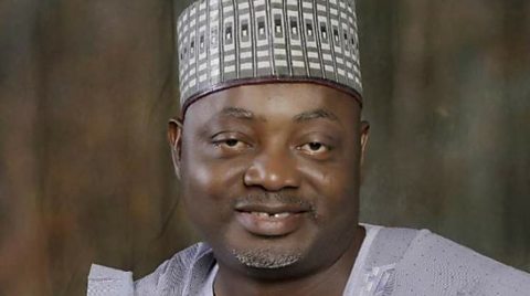 Oyo: Abass Bello rọ́pò ọmọ Akala bíi alága káńsù Ogbomọṣọ North - BBC ...