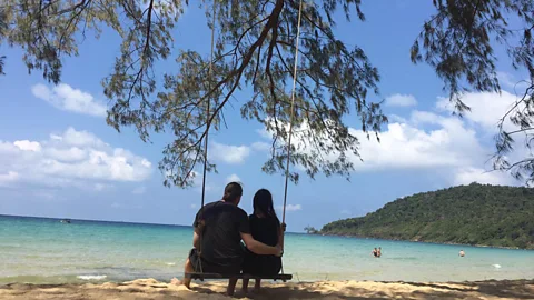 The surprisingly strong relationships of commuter couples