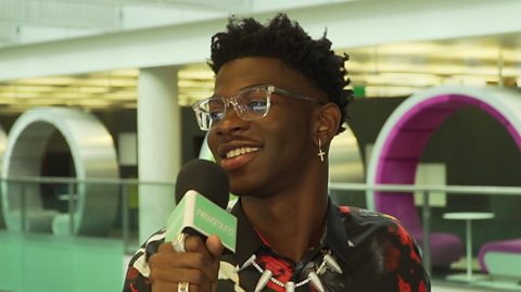 Old Town Road: Lil Nas X sets new chart record - CBBC Newsround