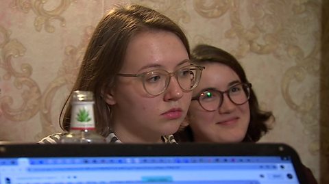 Russian blogger Sinitsa jailed for 'incitement' tweet - BBC News