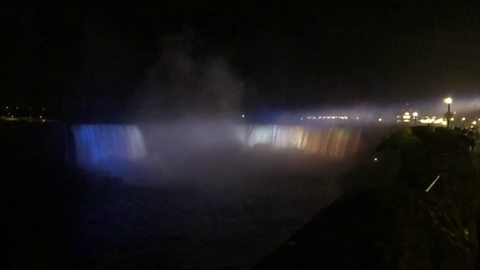 Niagara Falls lit up in Leeds United club colours - BBC News