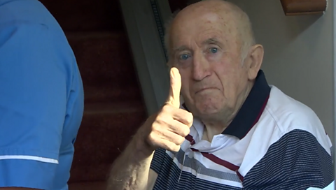 Covid-19: Vaccines a 'lifeline' for housebound people - BBC News