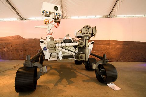 Foto-foto dari wahana penjelajah Perseverance di Planet Mars akan ...