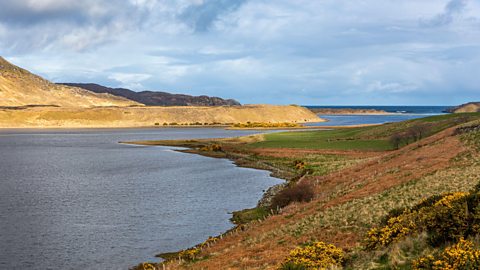 What happens in the lower course of a river? - BBC Bitesize
