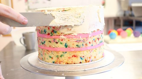 How to make fun party cakes - BBC Food