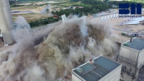 Fawley Power Station: Demolition of control room under way - BBC News