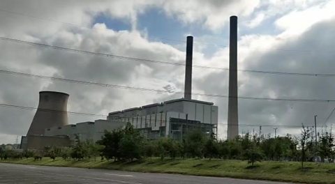 Ferrybridge chimney stacks reduced to rubble - BBC News