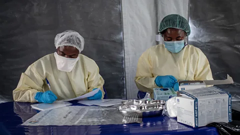 Covid-19: How effective is a third vaccine dose?