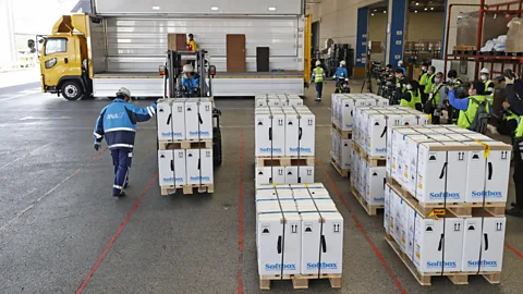 Covid-19: How effective is a third vaccine dose?