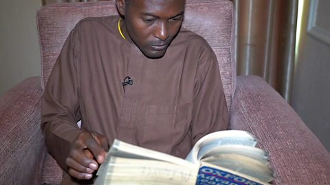 Mutumin da ya haddace karin magana da salon magana da ke cikin ƙamus ...