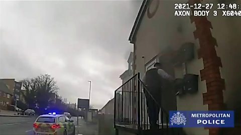 Met Police officer commended for rescuing family from flat fire - BBC News